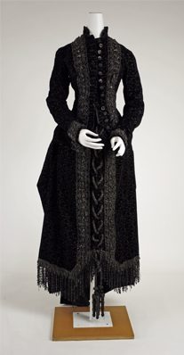 How Victorian Women Wore Their Mourning Clothes – Under The Moonlight