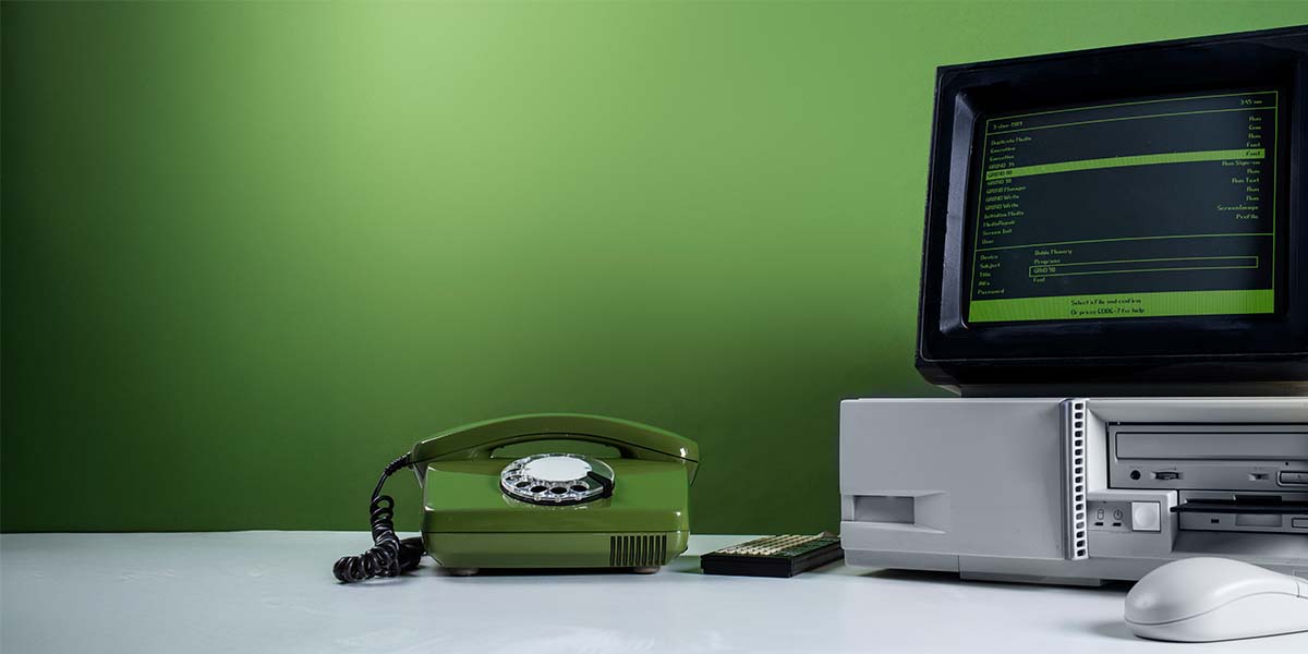 Bright Phosphor Green Monitor, the original computer colour – Under The ...
