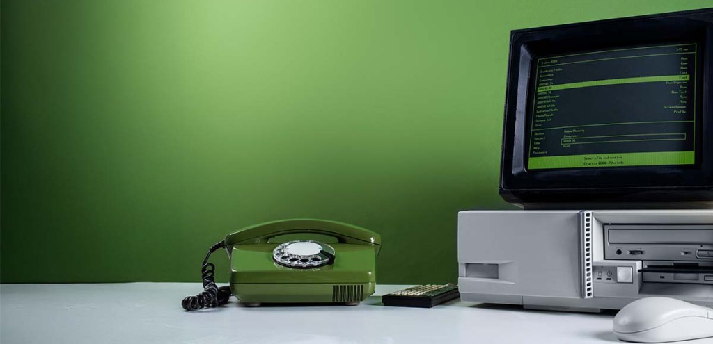 Bright Phosphor Green Monitor, the original computer colour – Under The ...